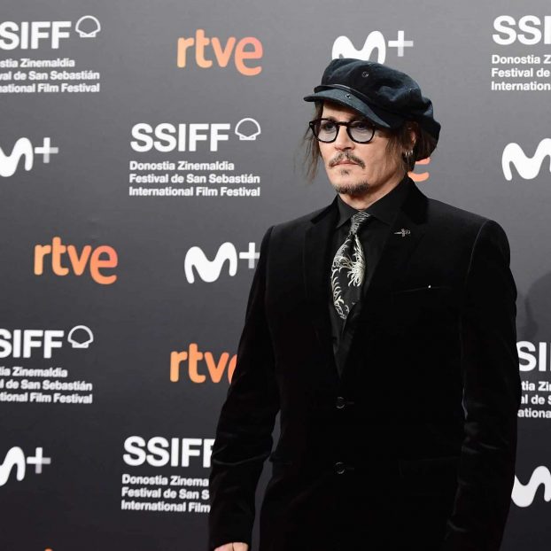 Az 59 éves Johnny Depp mindenkit ledöbbentett, kivel jött össze – Coloré