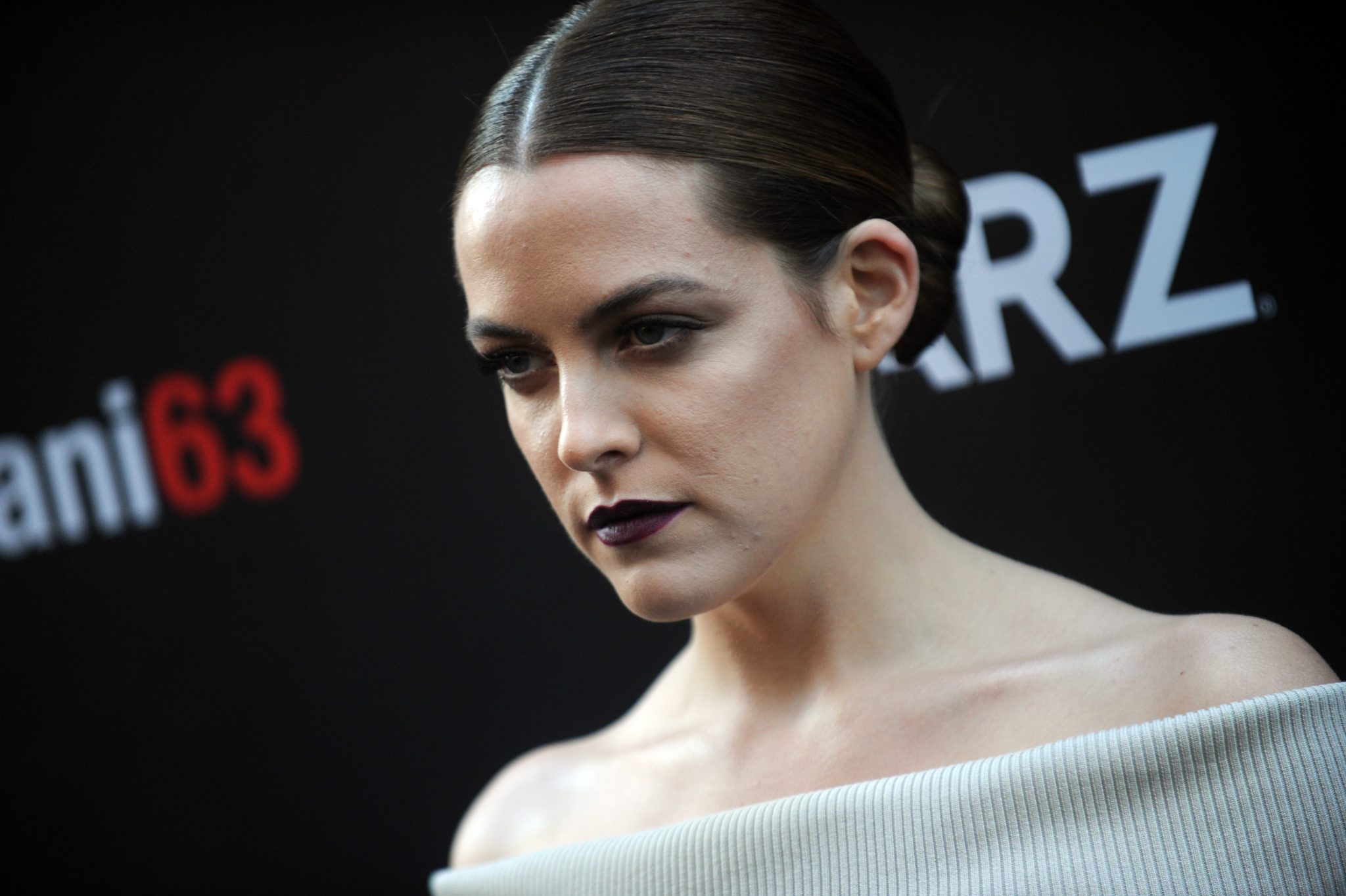 Így tisztelgett Riley Keough színésznő 54 éves korában elhunyt ...