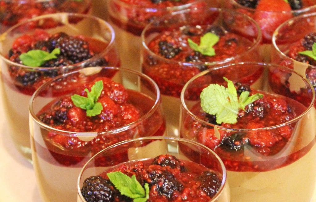 Csokimousse erdei gyümölcsös raguval – Aminek már a nevétől csorog az ...