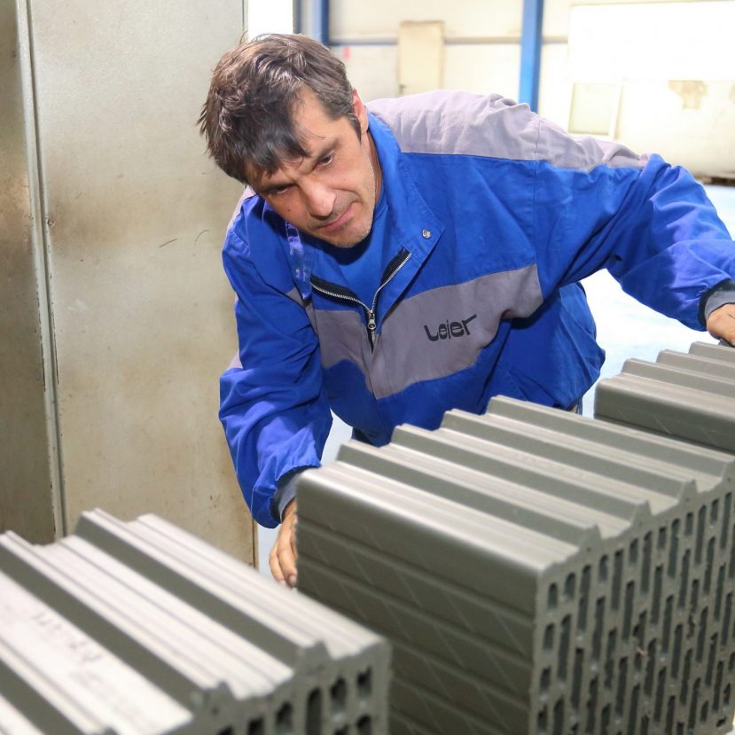 Épül a Ház – Coloré