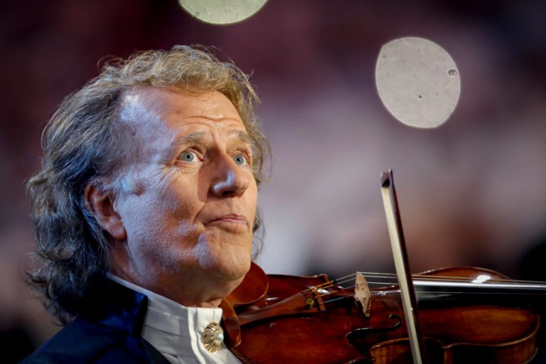 Egy év múlva újra hazánkba látogat André Rieu, a világhírű holland ...
